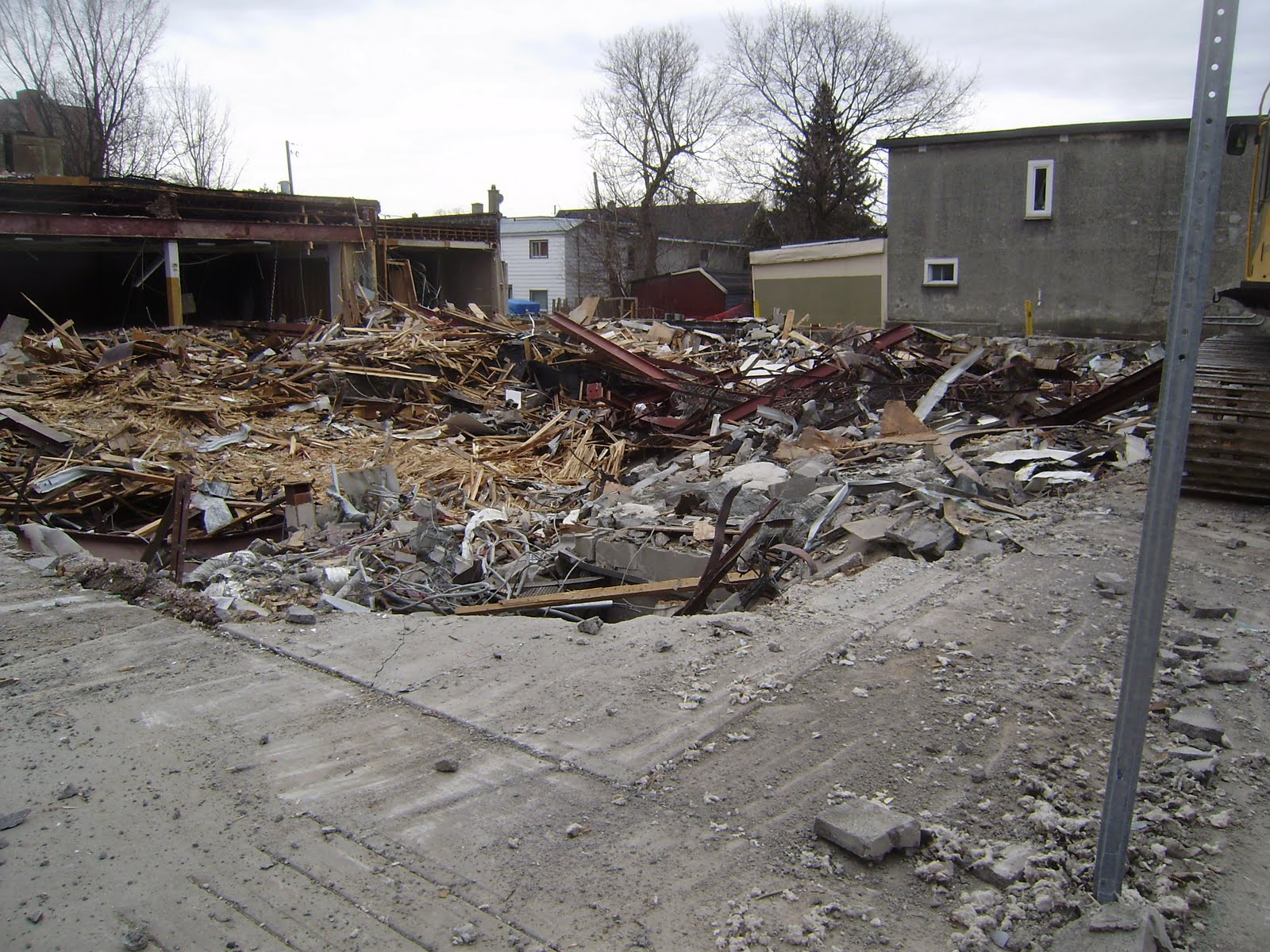 Goodbye Desjardin's IGA/Loeb - West Side Action